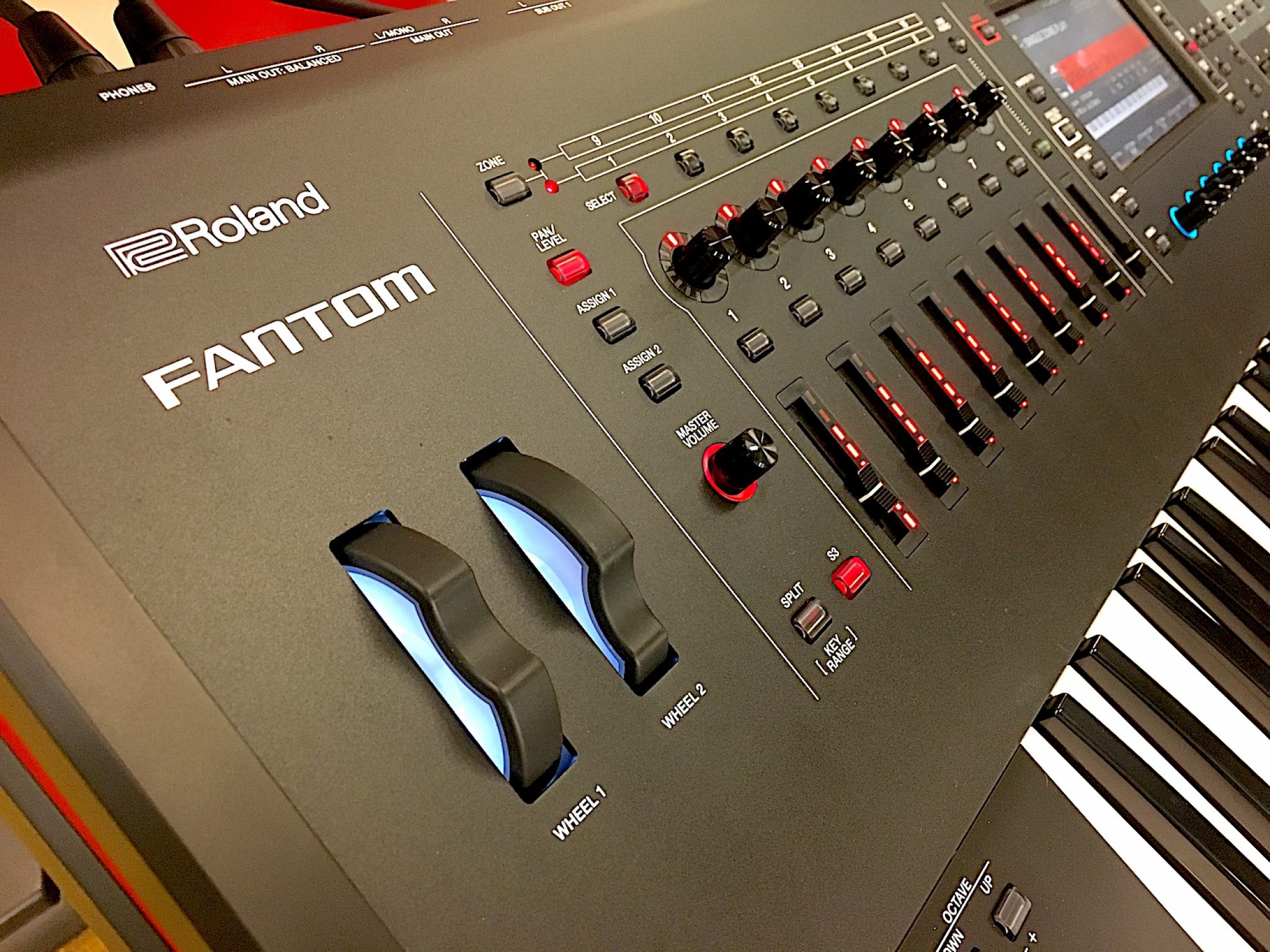Roland Fantom 8 Review - Best Piano Keyboards