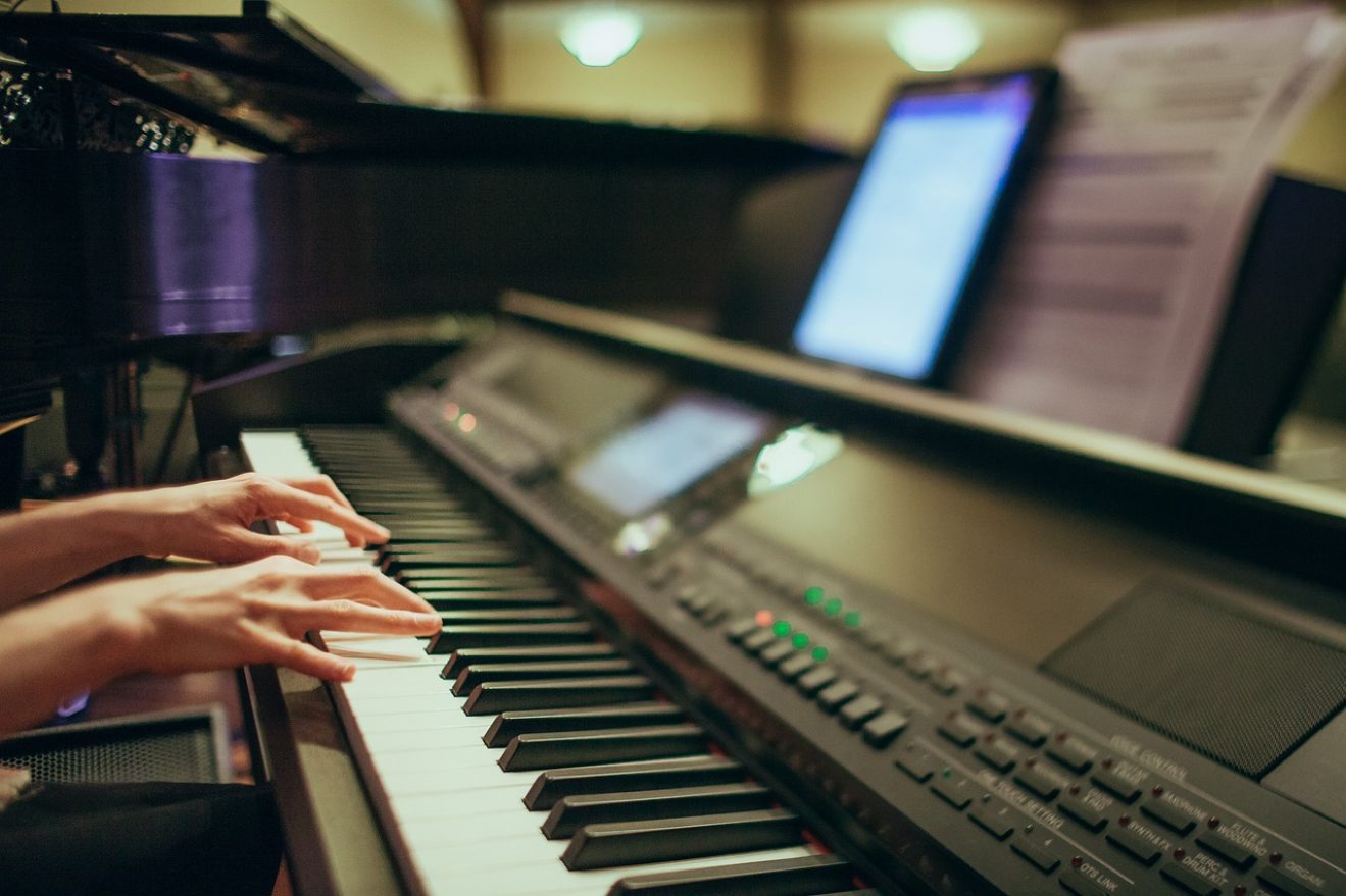 Search and compare the Best Piano Keyboards on the market